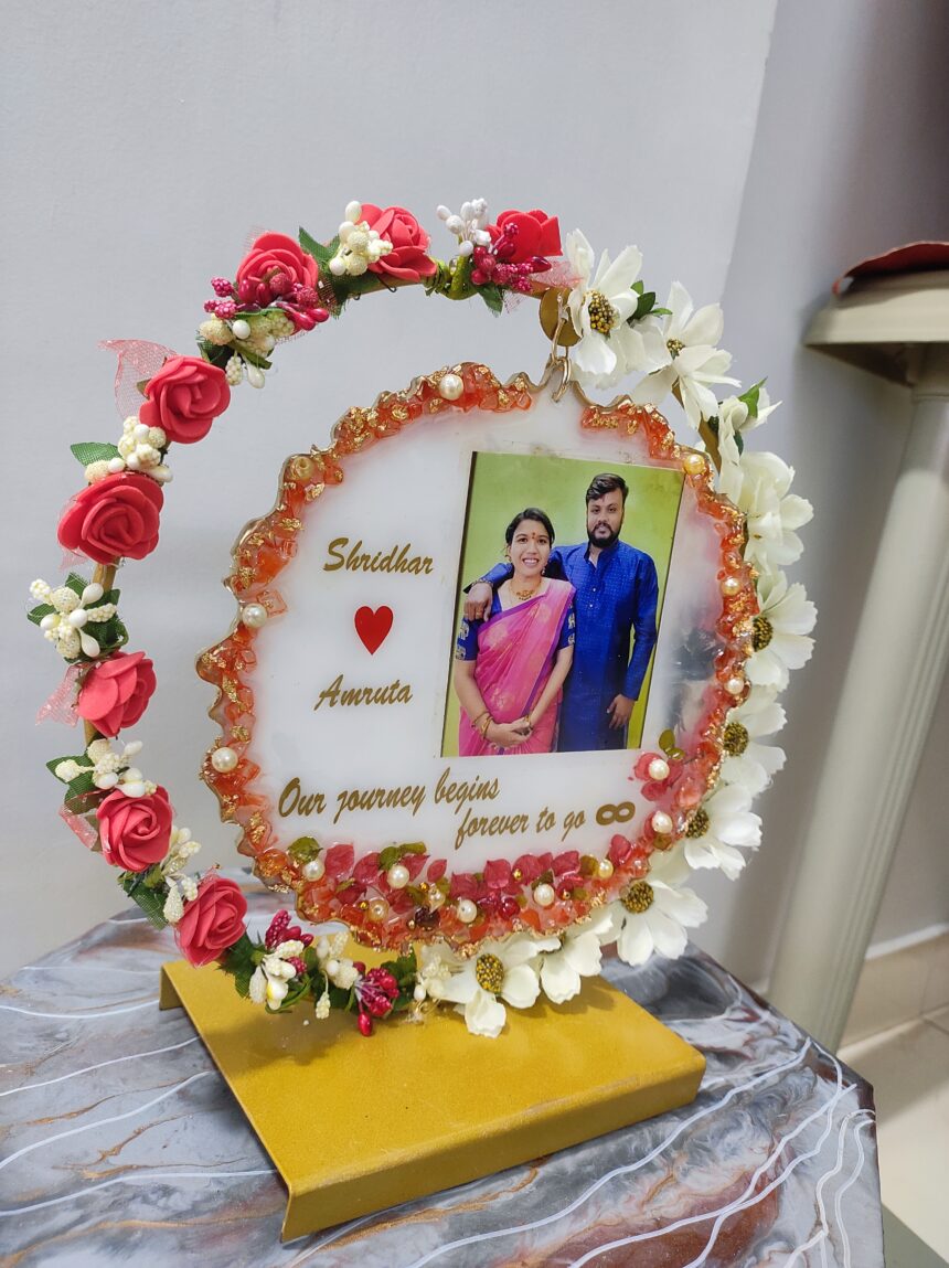 Resin Photo Frame / Varmala Preservation Manufacturer & Supplier - SAASHI